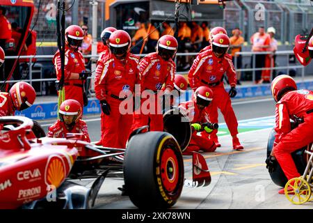 Scuderia Ferrari, mechanic, mecanicien, mechanics during the Formula 1 ...