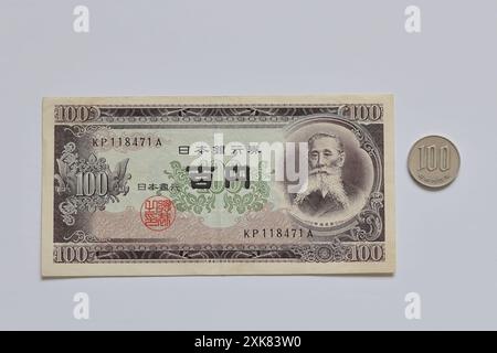 Appearance Comparison between Old and New Five Hundred Yen. 500 Yen ...