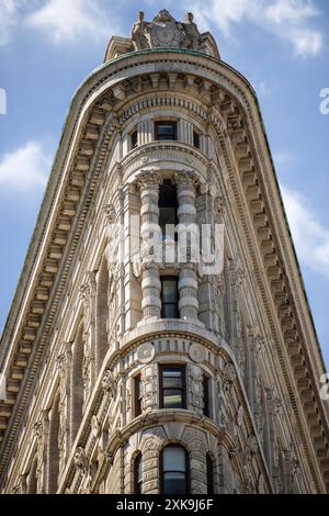 The Flatiron Building, originally the Fuller Building, Fifth Avenue ...