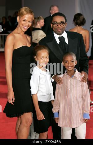 Spike Lee mit Sohn Jackson Lee, Ehefrau Tonya Lewis Lee und Tochter ...