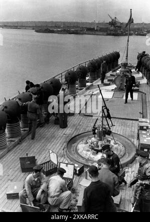 Sea mines on board a German minelayer. Photo: Pietzuch [automated ...