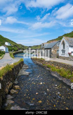 River Valency runs through village of Boscastle before entering the sea ...