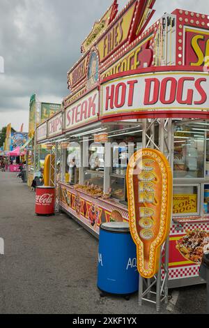 Food concession stands along the Delaware State Fair midway Stock Photo ...