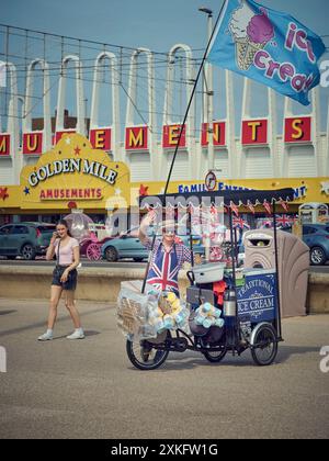 Ice cream seller on blackpool Promenade Stock Photo - Alamy
