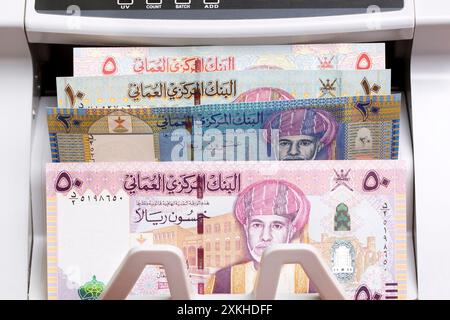 Omani money - rial in the counting machine Stock Photo - Alamy
