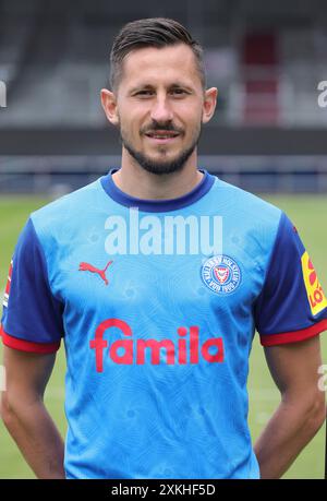 Steven Skrzybski (Holstein Kiel, #07) GER, Holstein Kiel vs. Karlsruher ...