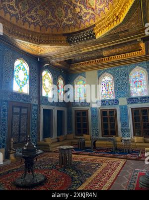 A view from the Hunkar Kasrı of the Yeni Mosque Complex in Istanbul ...