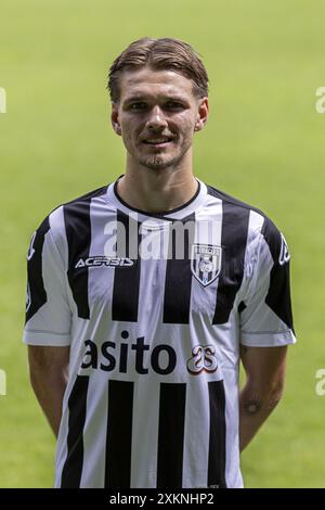 Juho Talvitie (Heracles Almelo, #23), Tim Oermann (VfL Bochum, #14 ...