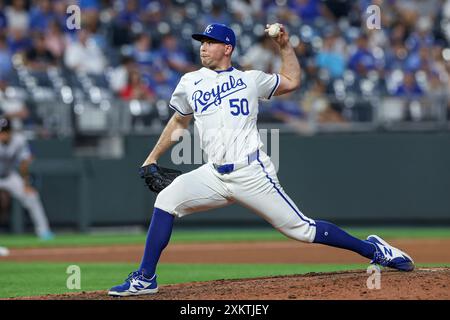 Kansas City Royals pitcher Kris Bubic throws against the Arizona ...