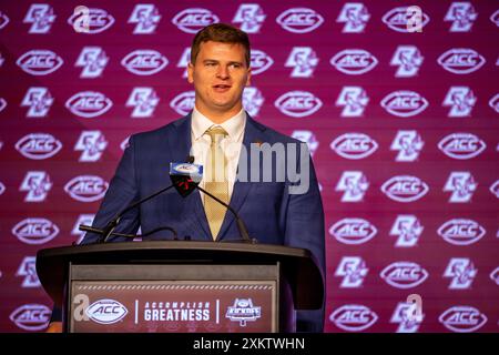 Boston College offensive lineman Drew Kendall warms up at an NFL Pro ...