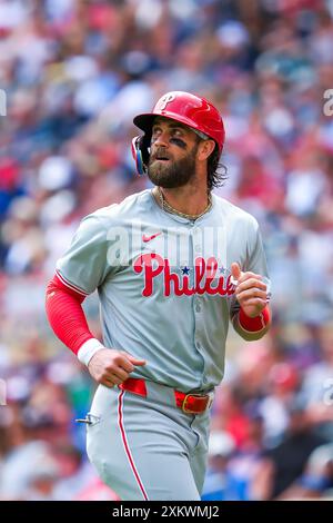 Philadelphia Phillies first baseman Bryce Harper, left, talks wit Matt ...