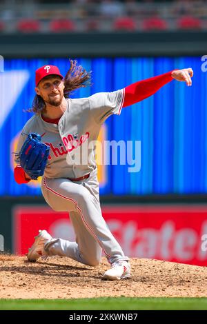 Philadelphia Phillies relief pitcher Matt Strahm (25) in action during ...