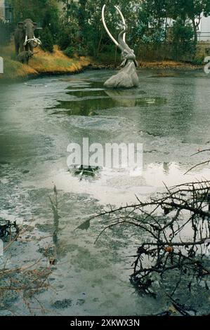 model of an elephant trapped in La Brea Tar pit and George Page Museum ...