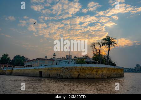 Tomb Of Seven Sisters, Sateen Jo Aastan in Sukkur, Pakistan Stock Photo - Alamy