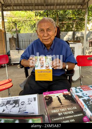 Chum Mey at Tuol Sleng: Survivor and Author Stock Photo - Alamy