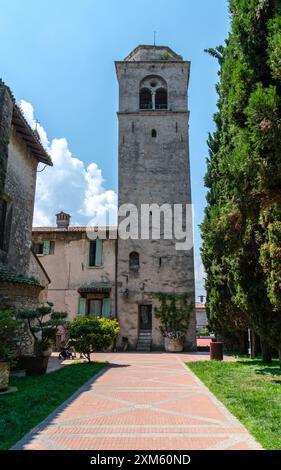 Explore the quaint streets of Colombare, Sirmione, where each corner ...
