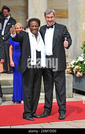 Roberto Blanco und Markus Söder bei der Eröffnung der Richard-Wagner ...