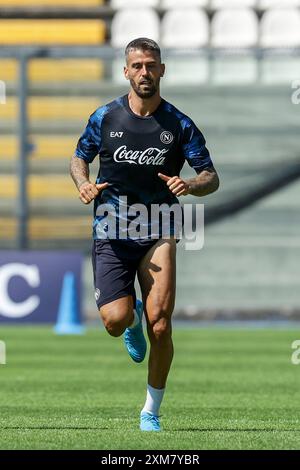 Napoli's Italian defender Leonardo Spinazzola celebrates after scoring ...