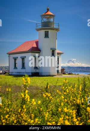 The Point Robinson Light is an operational aid to navigation and ...
