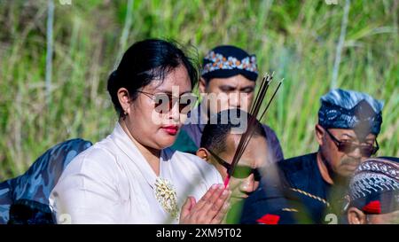 Javanese people pray during the Larungan ceremony on Mount Kelud Stock ...
