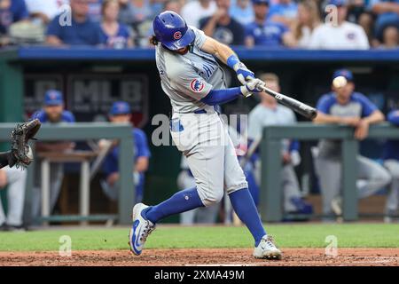 Chicago Cubs' Dansby Swanson hits a two-run home run in the ninth ...