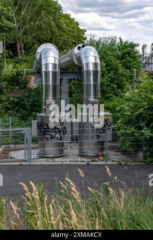 New STEAG district heating pipeline in Essen, over the railway tracks ...