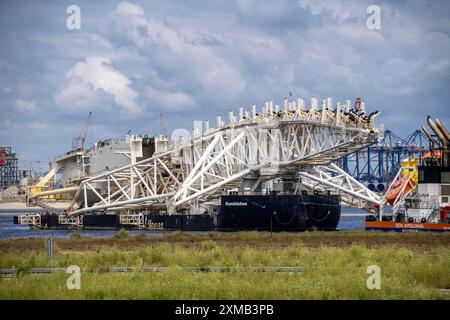 Bumblebee barge, with the Stinger boom, which is part of the world's ...