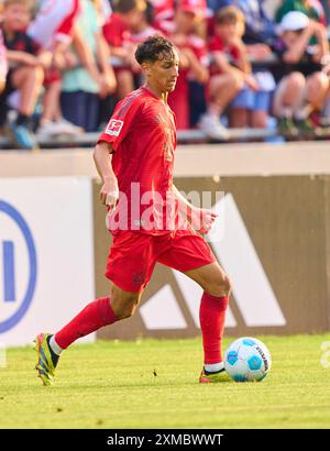 am Ball Mudaser SADAT (FCB #8)/Einzelfoto/Freisteller/A-Junioren ...