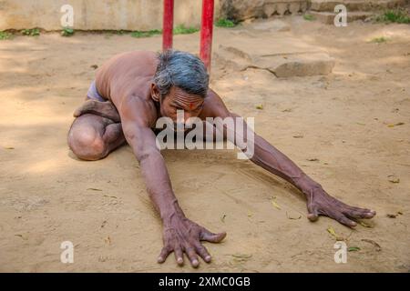 Kushti Pahlawani Wrestlers at Tulsi Ghat Akhara of Varanasi Stock Photo ...