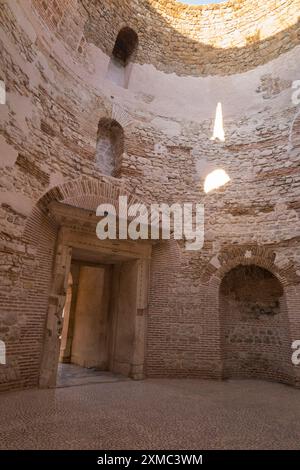 Interior / inside the Vestibule 'Vestibulum' of Diocletian's Palace ...