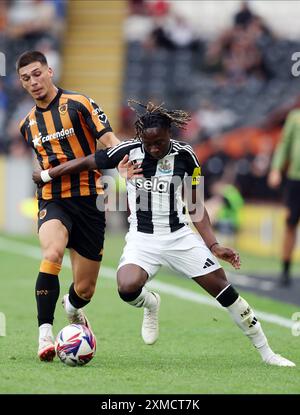 Hull City's Xavier Simons (right) during the warm up before the Sky Bet ...