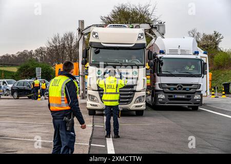 Customs X-ray inspection system, can X-ray entire trucks and check for ...