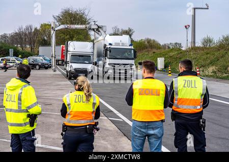 Customs X-ray inspection system, can X-ray entire trucks and check for ...