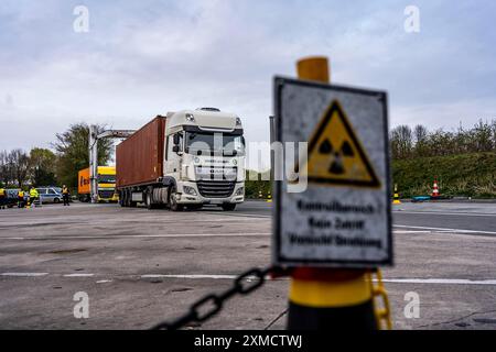 Customs X-ray inspection system, can X-ray entire trucks and check for ...