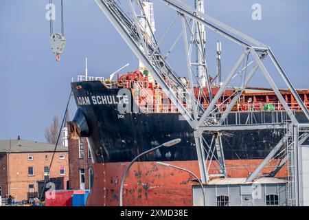 Shipyard MWB Power GmbH, dry dock, freighter Adam Schulte, shipyard in ...