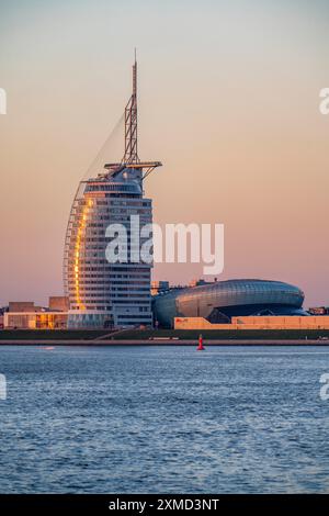 Skyline of Bremerhaven, seen over the Weser, lighthouse at the mouth of ...