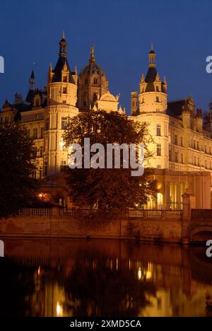 Schweriner Schloss: UNESCO-Weltkulturerbe Das Bild zeigt das Schweriner ...
