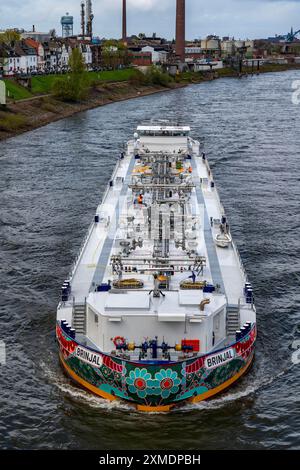 Gas tanker, Brinjal, transporting butane gas to the petrochemical group ...