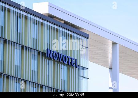 Schriftzug / Logo des Hotels Novotel am 26.07.2024 in München. Novotel ...