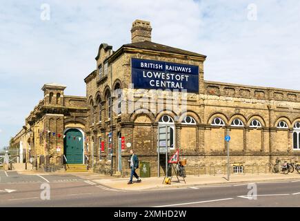British Raiwalys sign Lowestoft Central railway station buildings ...
