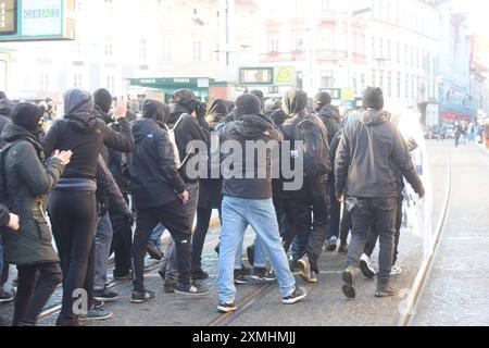 Resistance and demonstration as normality in a democracy Resistance and ...