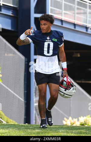 New England Patriots cornerback Christian Gonzalez (0) defends the pass ...