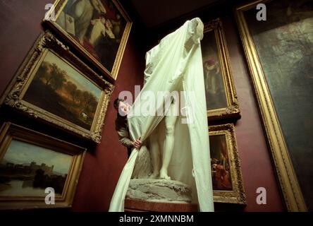 Petworth House Statues ? Picture by Roger Bamber Stock Photo - Alamy