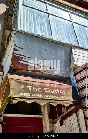 Front of closed down and empty Blackpool hotel Stock Photo - Alamy