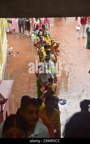 Guwahati, Guwahati, India. 29th July, 2024. Devotees offer prayer on ...