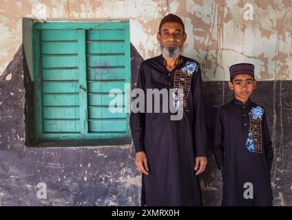 Portrait of bangladeshi father and boy, Rajshahi Division, Manda ...