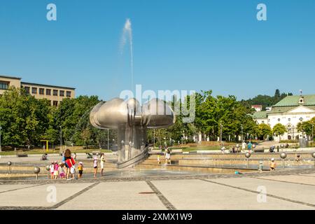 Fountain of Union, Námestie Slobody (Freedom Square), Bratislava ...