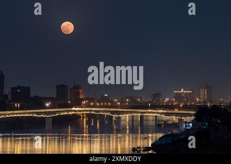 Moon rises behind a skyline of Baghdad Stock Photo - Alamy