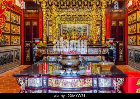 Buddhist temple on Chew Jetty in George Town, Penang, Malaysia Stock Photo - Alamy