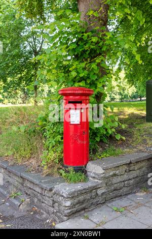 A Red Victorian era post box / Queen Victoria Post Box on Sarratt green ...